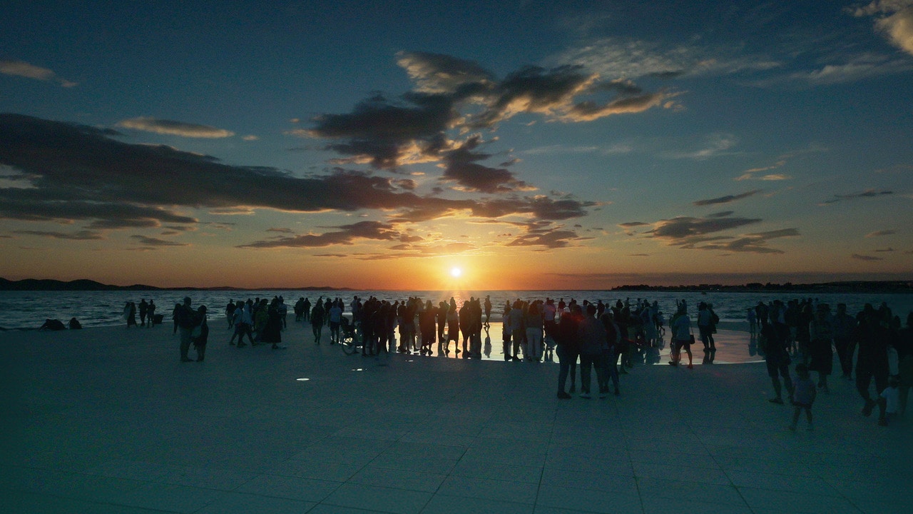 Wisdom of Happiness - A heart-to-heart with the Dalai Lama (2024) - Film and sessions - Pathé ...