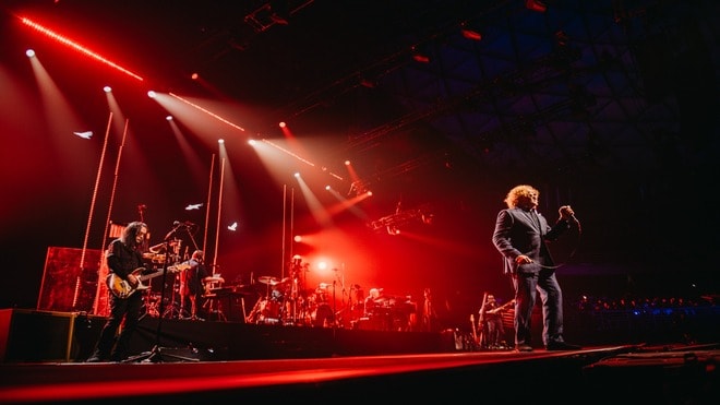Holding Back the Years: 40 Years of Simply Red, Live in Santiago (2025 ...